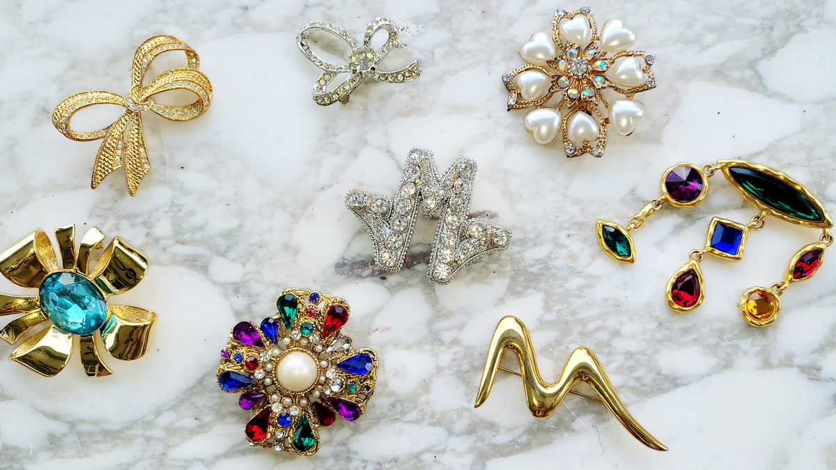 HISTORY OF BROOCHES AND THEIR TIMELESS ELEGANCE